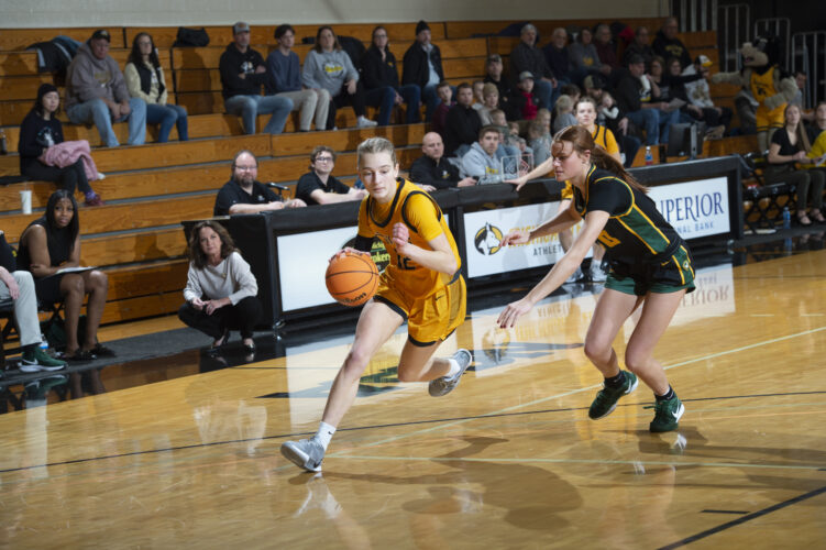 Huskies women return home looking to bounce back from split | News ...